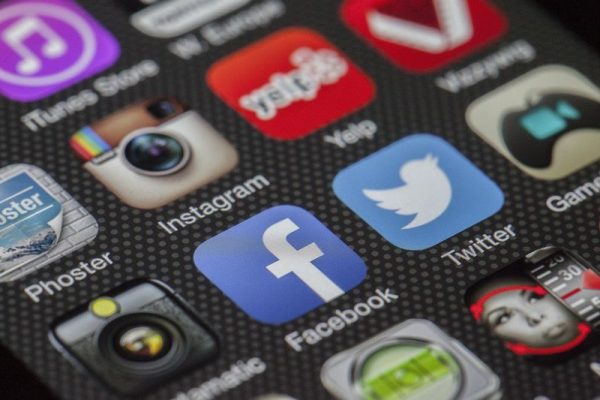 Using A Cell Phone In Europe Made Easy and Affordable